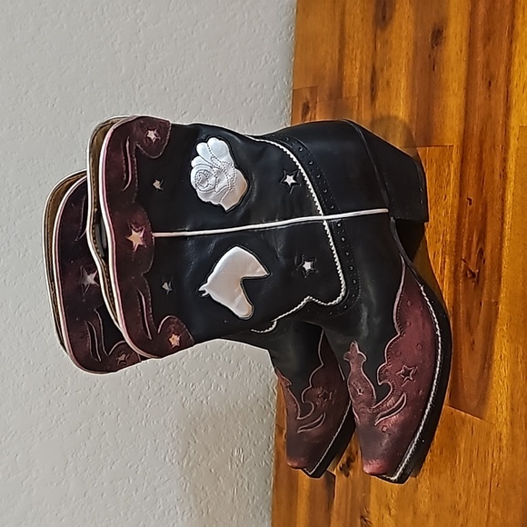 Ariat | Shoes | Ariat Black And Deep Red Boots With Silver Accents ...